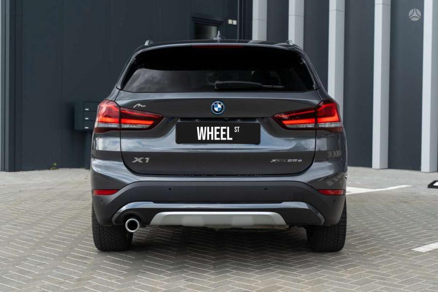 Pelēks BMW X1 2022 Viļņa, ar dzinēja tilpumu 1.50 L un nobraukumu 30 tūkst. km par 27000 €, foto 5 vietnē AUTOMOTO.COM.LV