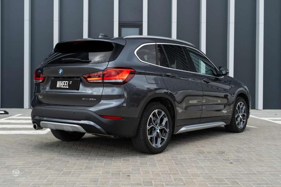 Pelēks BMW X1 2022 Viļņa, ar dzinēja tilpumu 1.50 L un nobraukumu 30 tūkst. km par 27000 €, foto 6 vietnē AUTOMOTO.COM.LV