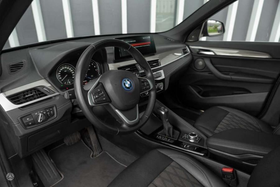 Pelēks BMW X1 2022 Viļņa, ar dzinēja tilpumu 1.50 L un nobraukumu 30 tūkst. km par 27000 €, foto 16 vietnē AUTOMOTO.COM.LV