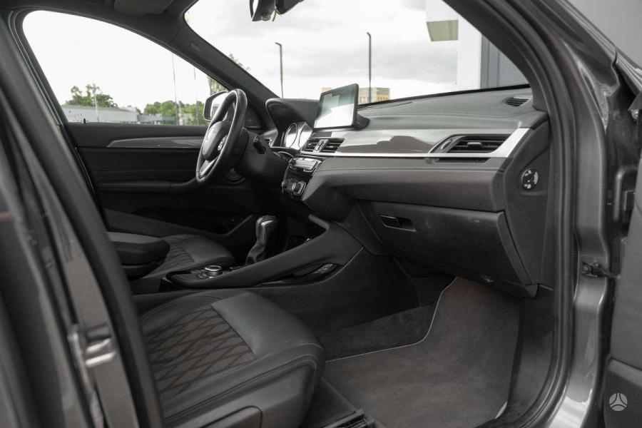 Pelēks BMW X1 2022 Viļņa, ar dzinēja tilpumu 1.50 L un nobraukumu 30 tūkst. km par 27000 €, foto 19 vietnē AUTOMOTO.COM.LV