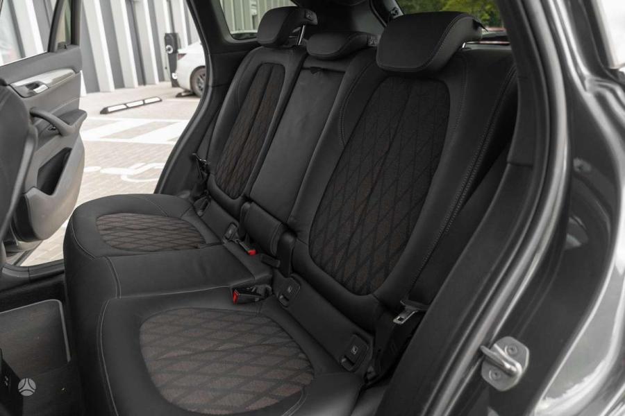 Pelēks BMW X1 2022 Viļņa, ar dzinēja tilpumu 1.50 L un nobraukumu 30 tūkst. km par 27000 €, foto 20 vietnē AUTOMOTO.COM.LV