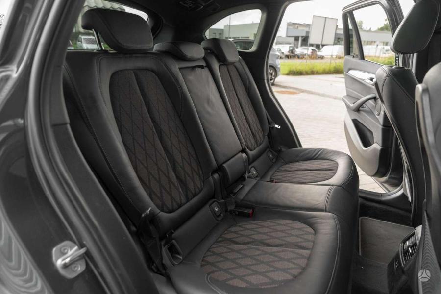 Pelēks BMW X1 2022 Viļņa, ar dzinēja tilpumu 1.50 L un nobraukumu 30 tūkst. km par 27000 €, foto 21 vietnē AUTOMOTO.COM.LV