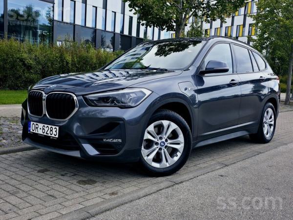 Grey BMW X1 2022 in Riga, with an engine capacity of 1.50 L and mileage of 129 thousand km for 18490 €, photo 1 on AUTOMOTO.COM.LV