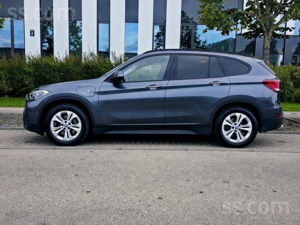 Grey BMW X1 2022 in Riga, with an engine capacity of 1.50 L and mileage of 129 thousand km for 18490 €, photo 9 on AUTOMOTO.COM.LV
