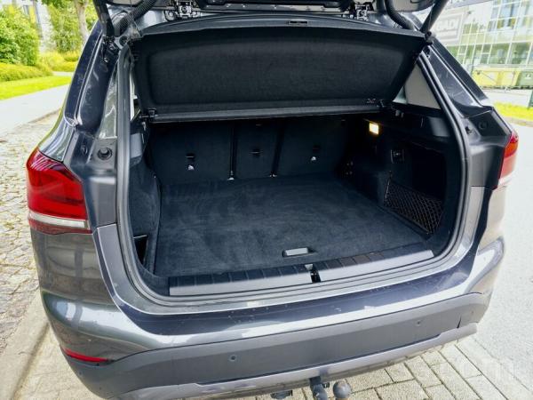 Grey BMW X1 2022 in Riga, with an engine capacity of 1.50 L and mileage of 129 thousand km for 18490 €, photo 10 on AUTOMOTO.COM.LV