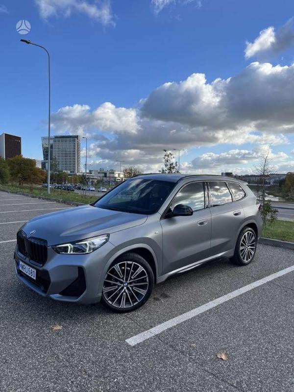 Pelēks BMW X1 2023 Kauņa, ar dzinēja tilpumu 2.00 L un nobraukumu 55 tūkst. km par 41000 €, foto 1 vietnē AUTOMOTO.COM.LV