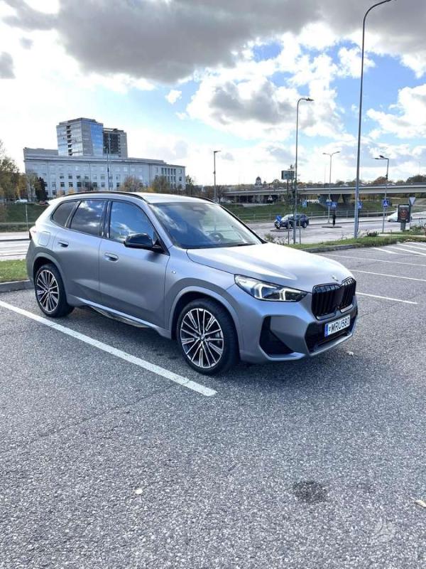 Pelēks BMW X1 2023 Kauņa, ar dzinēja tilpumu 2.00 L un nobraukumu 55 tūkst. km par 41000 €, foto 2 vietnē AUTOMOTO.COM.LV