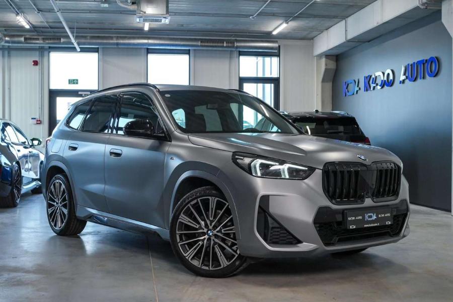 Grey BMW X1 2023 in Kaunas, with an engine capacity of 2.00 L and mileage of 55 thousand km for 43450 €, photo 1 on AUTOMOTO.COM.LV