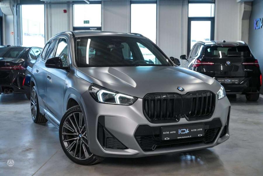 Grey BMW X1 2023 in Kaunas, with an engine capacity of 2.00 L and mileage of 55 thousand km for 43450 €, photo 3 on AUTOMOTO.COM.LV