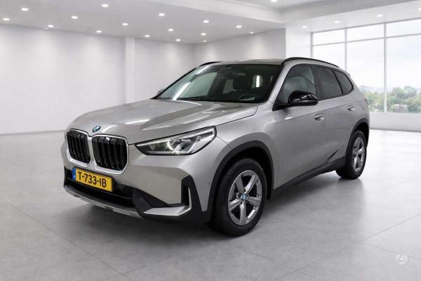 Grey BMW X1 2023 in Vilnius, with an engine capacity of 1.50 L and mileage of 157 thousand km for 26990 €, photo 1 on AUTOMOTO.COM.LV
