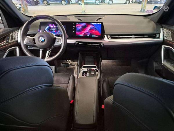 Grey BMW X1 2023 in Vilnius, with an engine capacity of 1.50 L and mileage of 16 thousand km for 39920 €, photo 8 on AUTOMOTO.COM.LV