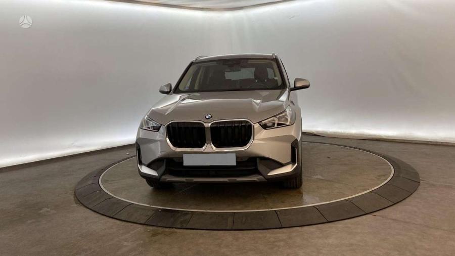 Grey BMW X1 2023 in Vilnius, with an engine capacity of 1.50 L and mileage of 114 thousand km for 26140 €, photo 3 on AUTOMOTO.COM.LV