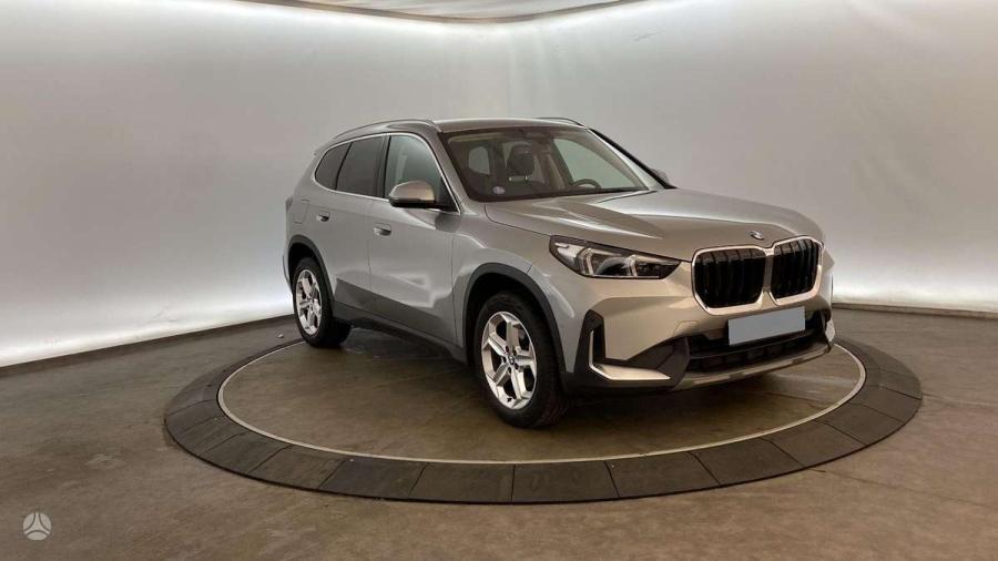 Grey BMW X1 2023 in Vilnius, with an engine capacity of 1.50 L and mileage of 114 thousand km for 26140 €, photo 4 on AUTOMOTO.COM.LV