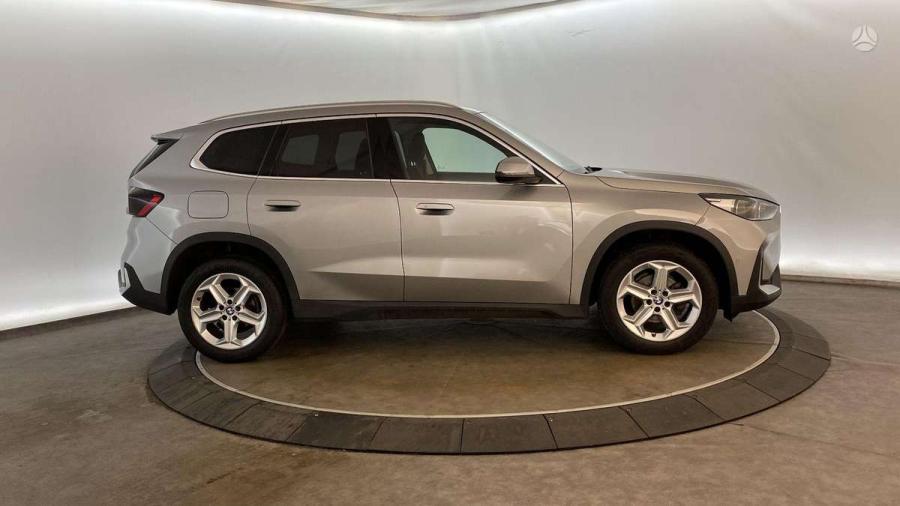 Grey BMW X1 2023 in Vilnius, with an engine capacity of 1.50 L and mileage of 114 thousand km for 26140 €, photo 6 on AUTOMOTO.COM.LV