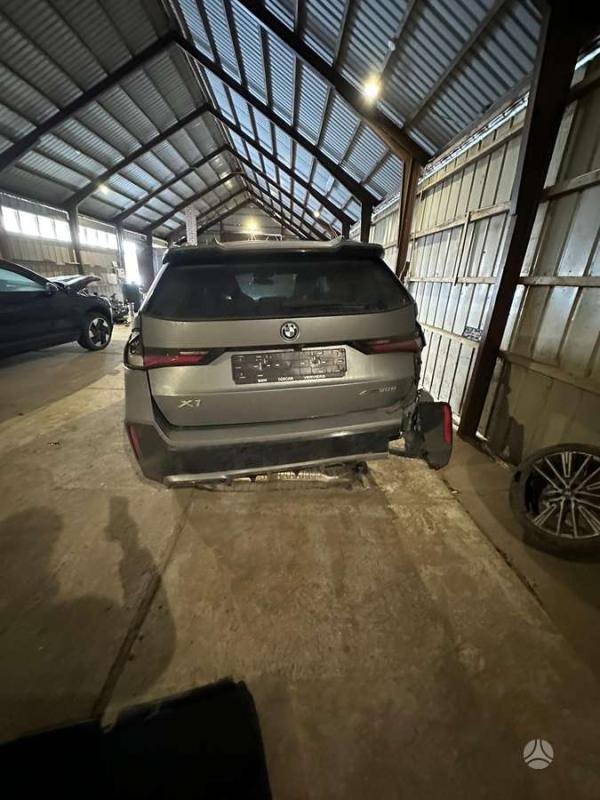 Pelēks BMW X1 2024 Klaipėda, ar dzinēja tilpumu 1.50 L un nobraukumu 8 tūkst. km par 9900 €, foto 9 vietnē AUTOMOTO.COM.LV