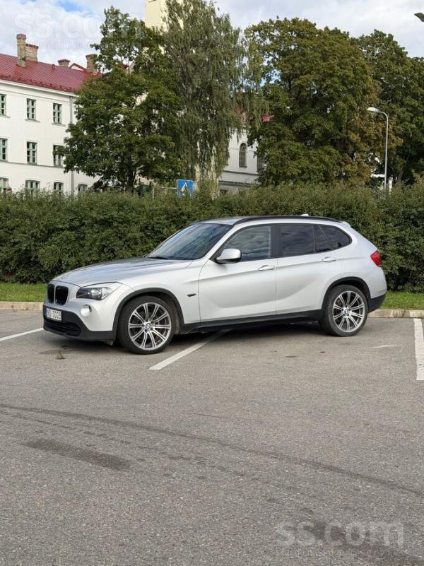 BMW X1 2009 in Riga on AUTOMOTO.COM.LV Grey BMW X1 2009 in Riga, with an engine capacity of 2.00 L and mileage of 413 thousand km for 6995 €, photo 1 on AUTOMOTO.COM.LV