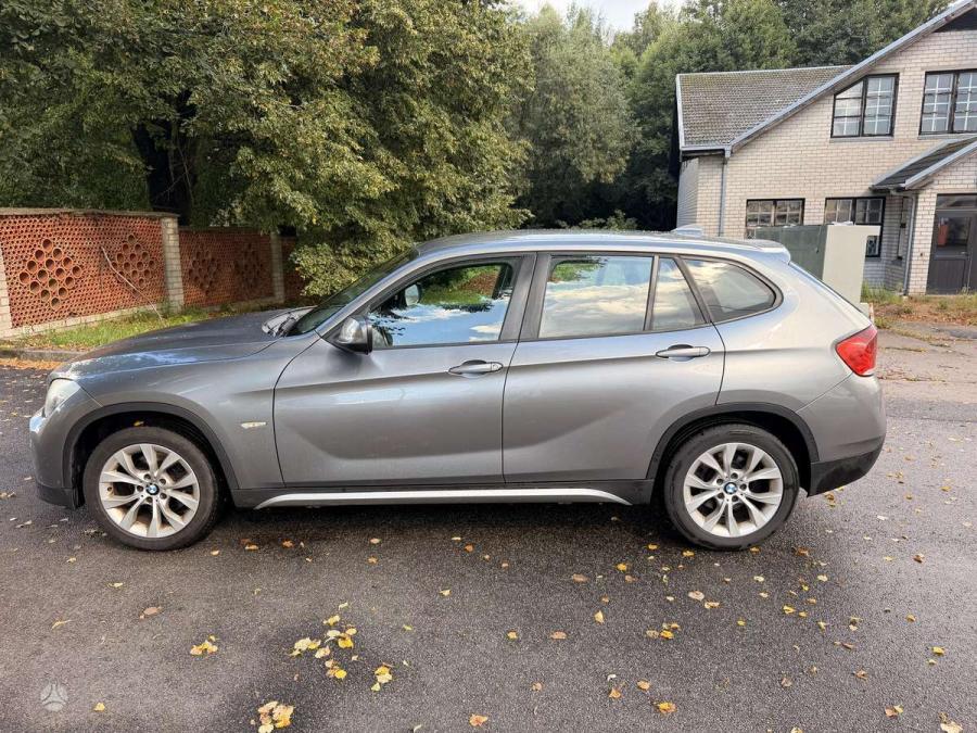 Grey BMW X1 2011 in Taurage, with an engine capacity of 2.00 L and mileage of 287 thousand km for 5150 €, photo 8 on AUTOMOTO.COM.LV
