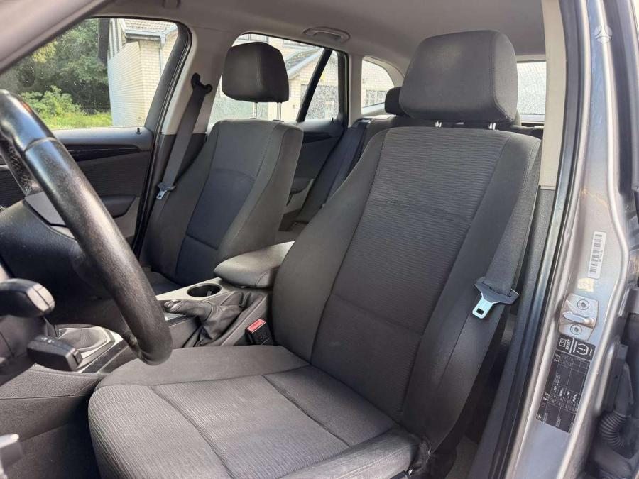 Grey BMW X1 2011 in Taurage, with an engine capacity of 2.00 L and mileage of 287 thousand km for 5150 €, photo 13 on AUTOMOTO.COM.LV