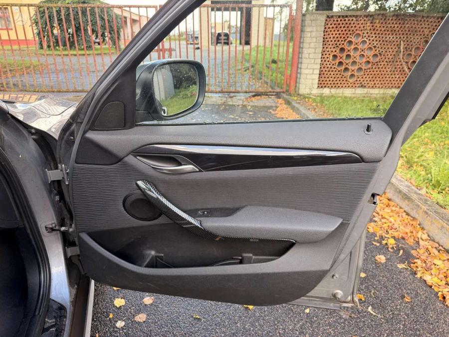 Grey BMW X1 2011 in Taurage, with an engine capacity of 2.00 L and mileage of 287 thousand km for 5150 €, photo 21 on AUTOMOTO.COM.LV