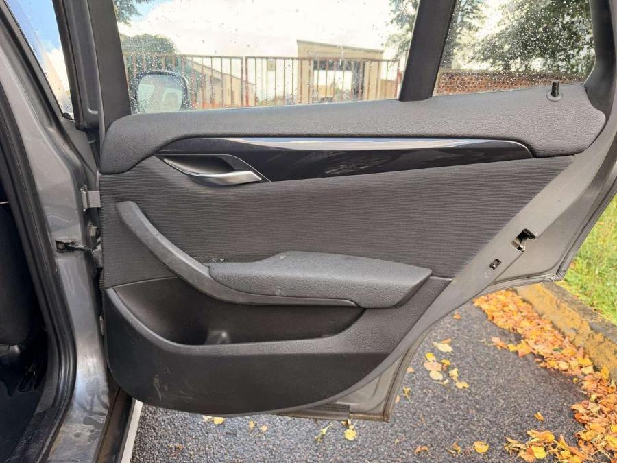 Grey BMW X1 2011 in Taurage, with an engine capacity of 2.00 L and mileage of 287 thousand km for 5150 €, photo 22 on AUTOMOTO.COM.LV