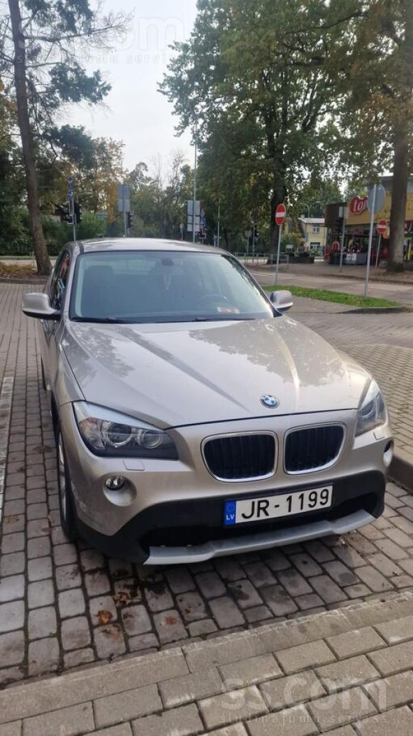 BMW X1 2011 in Jurmala on AUTOMOTO.COM.LV Grey BMW X1 2011 in Jurmala, with an engine capacity of 2.00 L and mileage of 339 thousand km for 4800 β¬, photo 1 on AUTOMOTO.COM.LV