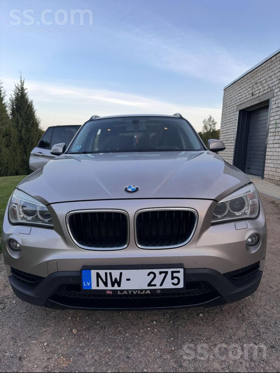 Grey BMW X1 2012 in Liepaja, with an engine capacity of 2.00 L and mileage of 293 thousand km for 7200 €, photo 1 on AUTOMOTO.COM.LV