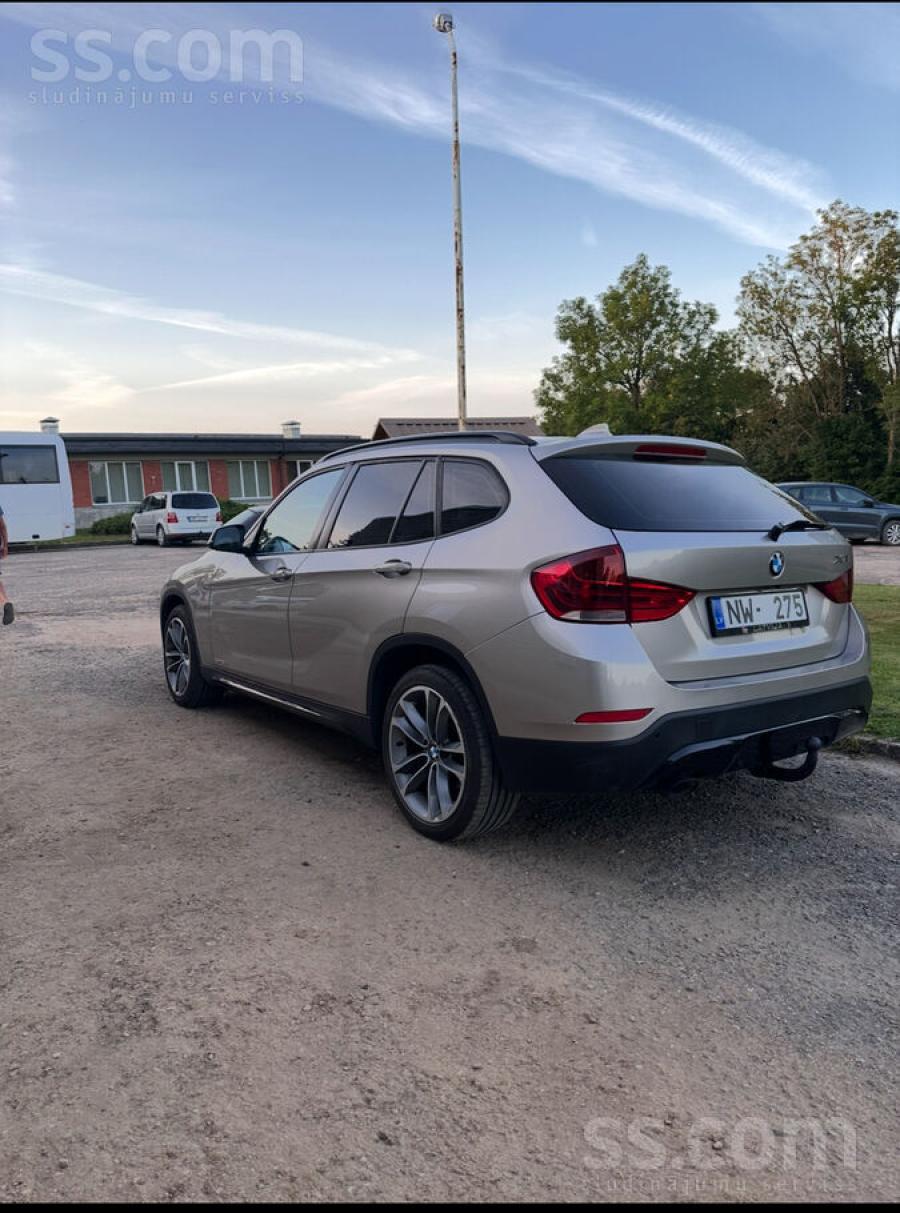 Grey BMW X1 2012 in Liepaja, with an engine capacity of 2.00 L and mileage of 293 thousand km for 7200 €, photo 4 on AUTOMOTO.COM.LV