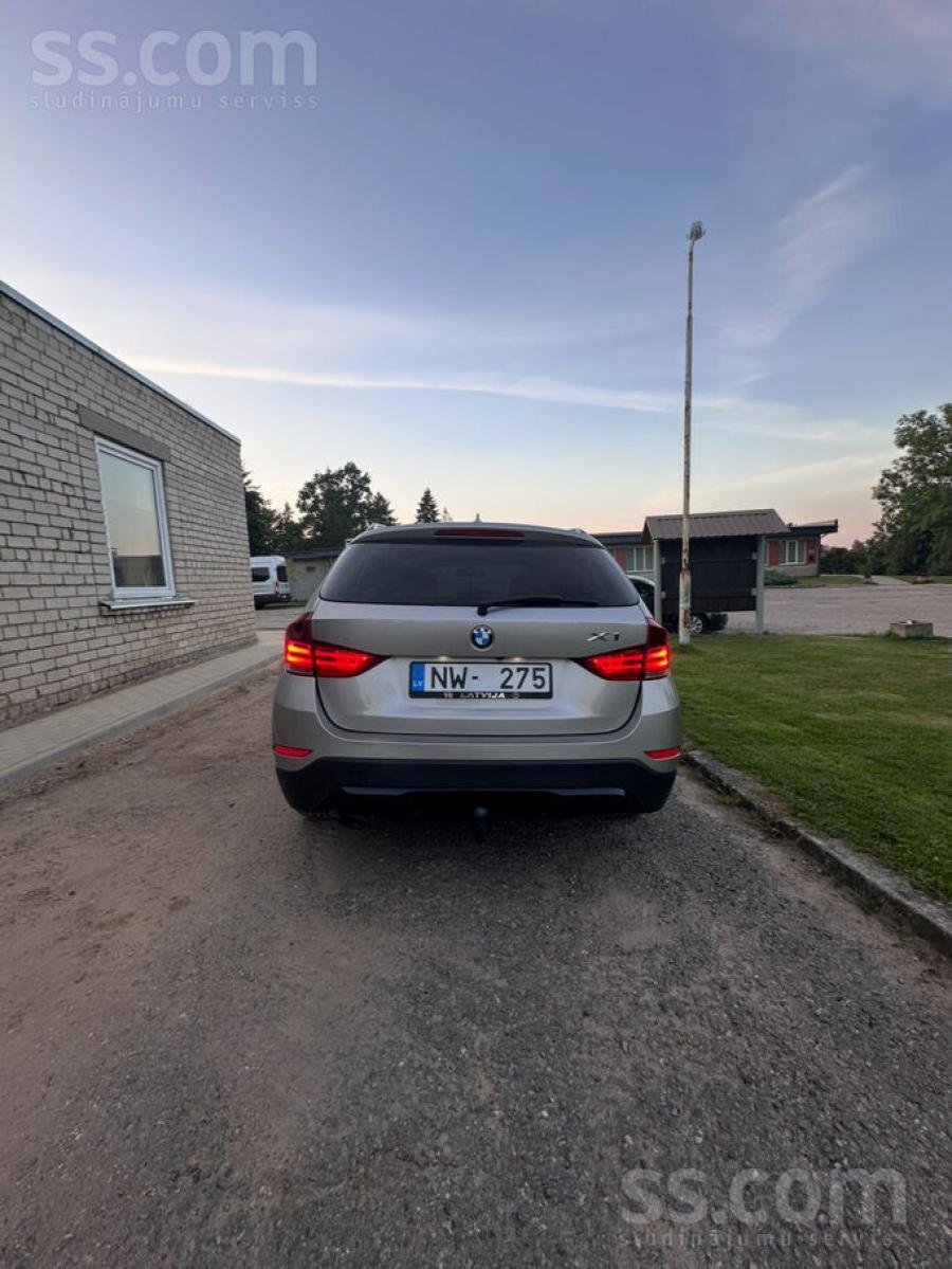 Grey BMW X1 2012 in Liepaja, with an engine capacity of 2.00 L and mileage of 293 thousand km for 7200 €, photo 10 on AUTOMOTO.COM.LV