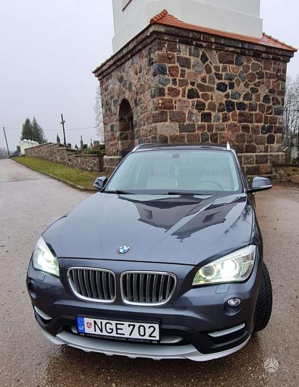 Grey BMW X1 2014 in Vilnius, with an engine capacity of 2.00 L and mileage of 199 thousand km for 10200 €, photo 1 on AUTOMOTO.COM.LV