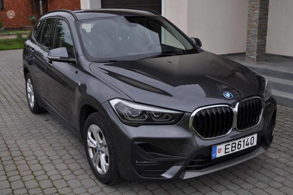 Pelēks BMW X1 2021 Klaipėda, ar dzinēja tilpumu 1.50 L un nobraukumu 70 tūkst. km par 18500 €, foto 1 vietnē AUTOMOTO.COM.LV
