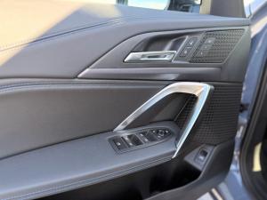 Grey BMW X1 2023 in Riga, with an engine capacity of 0.10 L and mileage of 26 thousand km for 35900 €, photo 18 on AUTOMOTO.COM.LV