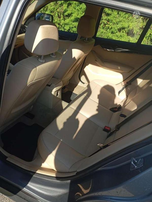 Grey BMW X1 2011 in Panevezys, with an engine capacity of 2.00 L and mileage of 273 thousand km for 6100 €, photo 8 on AUTOMOTO.COM.LV