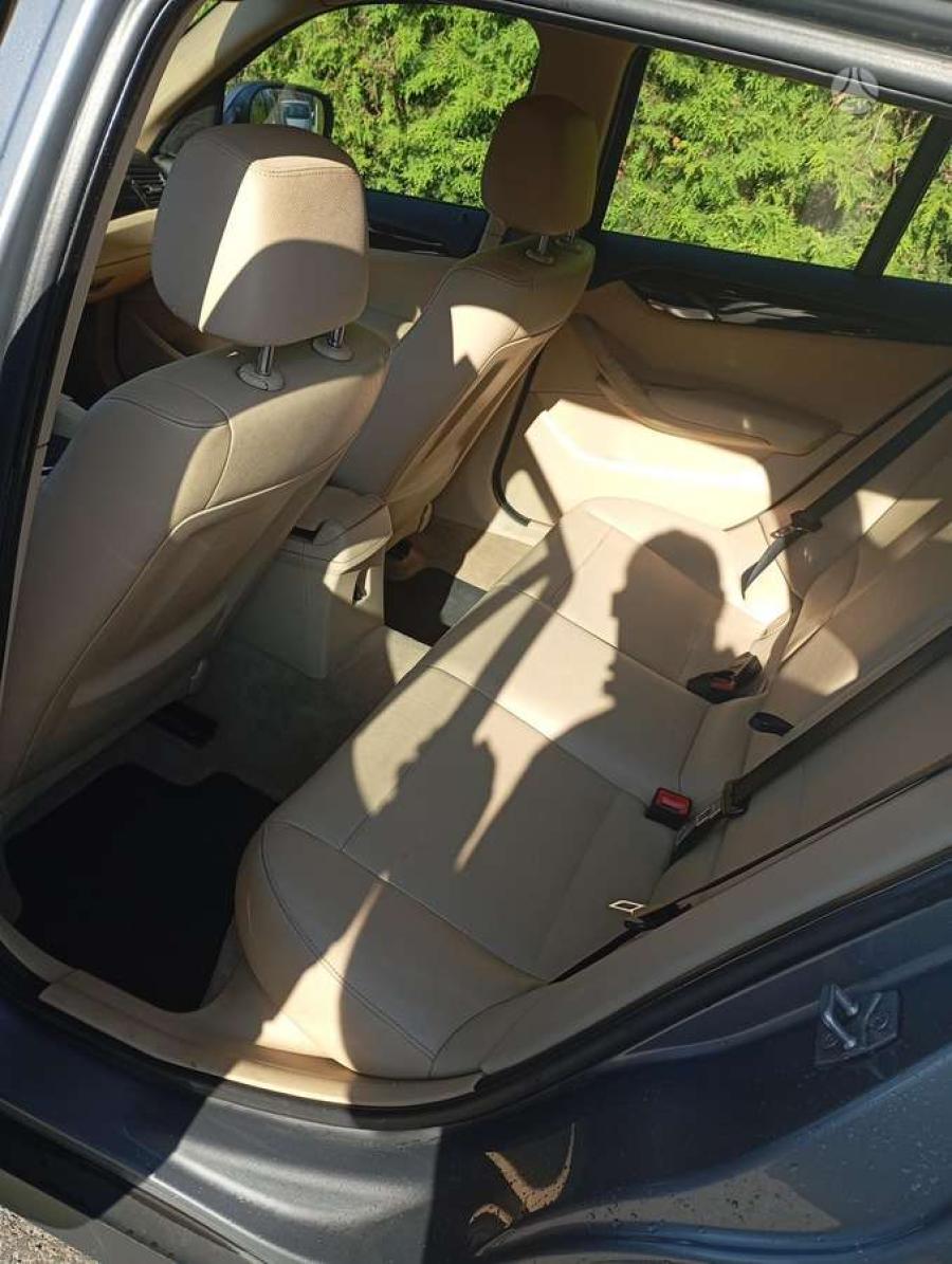 Grey BMW X1 2011 in Panevezys, with an engine capacity of 2.00 L and mileage of 273 thousand km for 6100 €, photo 9 on AUTOMOTO.COM.LV