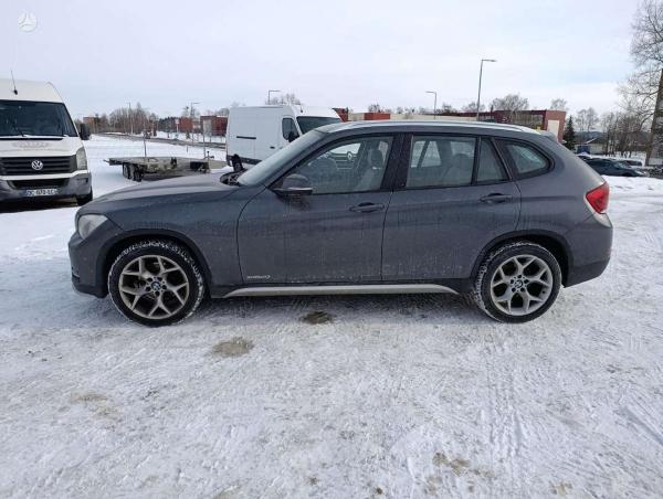 Pelēks BMW X1 2014 Alīta, ar dzinēja tilpumu 2.00 L un nobraukumu 260 tūkst. km par 3700 €, foto 4 vietnē AUTOMOTO.COM.LV