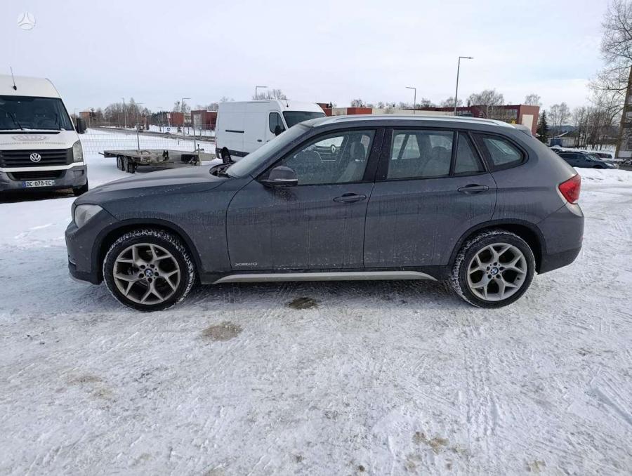 Pelēks BMW X1 2014 Alīta, ar dzinēja tilpumu 2.00 L un nobraukumu 260 tūkst. km par 3700 €, foto 4 vietnē AUTOMOTO.COM.LV