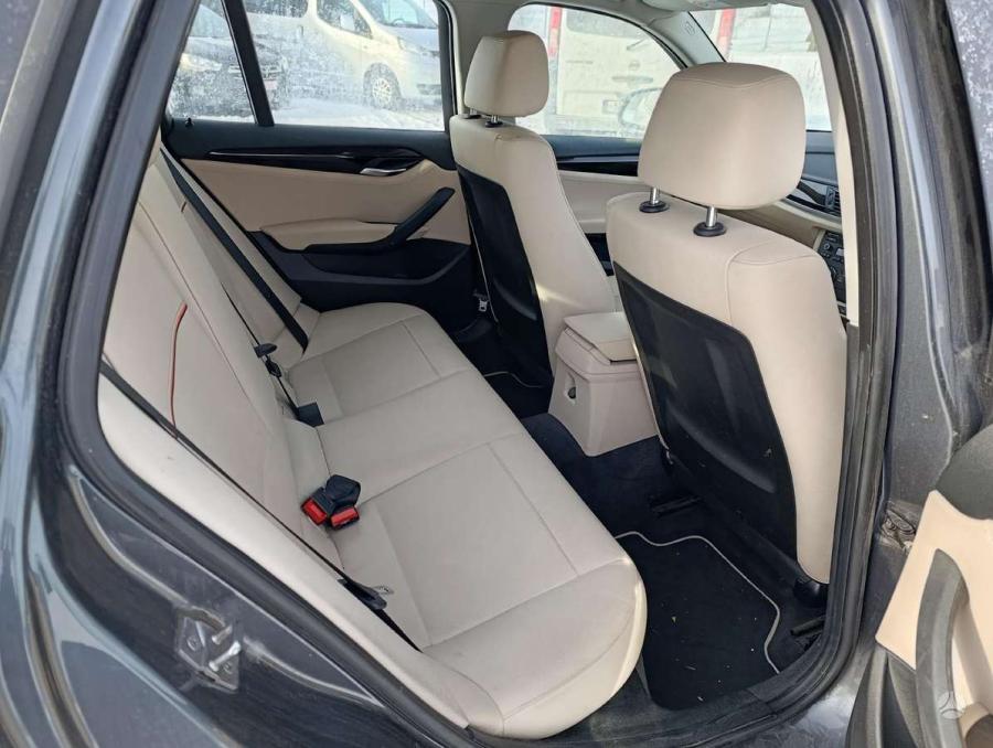 Pelēks BMW X1 2014 Alīta, ar dzinēja tilpumu 2.00 L un nobraukumu 260 tūkst. km par 3700 €, foto 11 vietnē AUTOMOTO.COM.LV