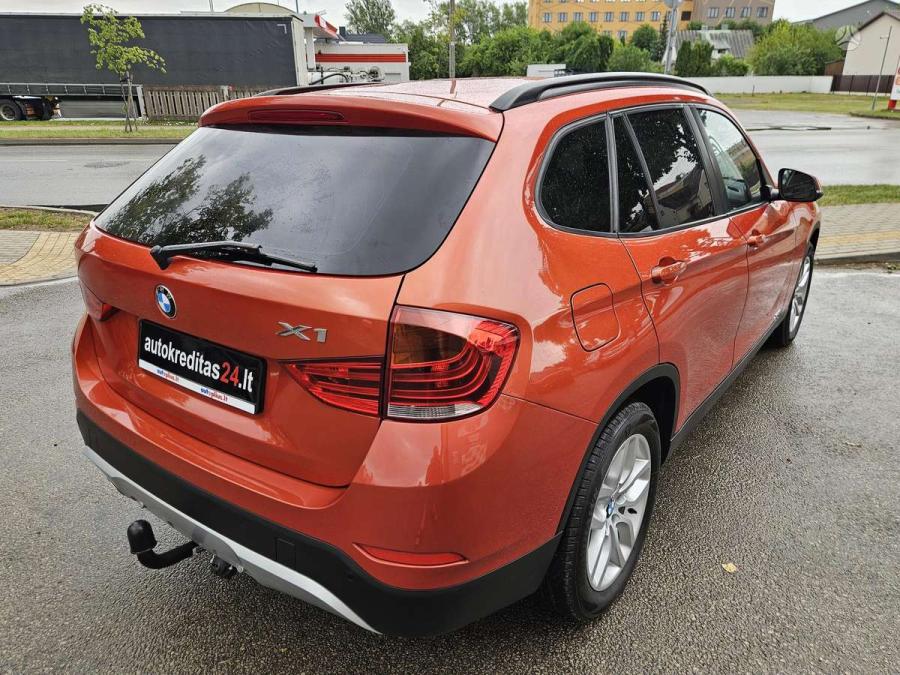 Orange BMW X1 2012 in Siauliai, with an engine capacity of 2.00 L and mileage of 282 thousand km for 8750 €, photo 5 on AUTOMOTO.COM.LV