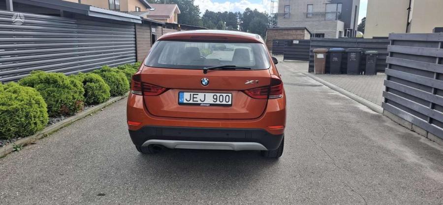 Orange BMW X1 2012 in Vilnius, with an engine capacity of 2.00 L and mileage of 163 thousand km for 5900 €, photo 7 on AUTOMOTO.COM.LV