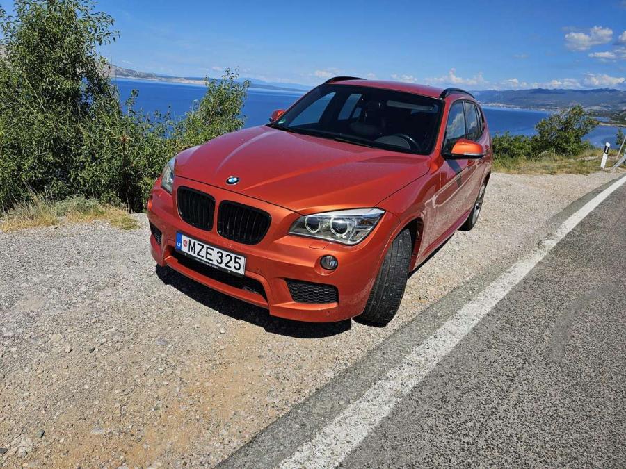 Orange BMW X1 2014 in Marijampole, with an engine capacity of 2.00 L and mileage of 215 thousand km for 10700 €, photo 8 on AUTOMOTO.COM.LV