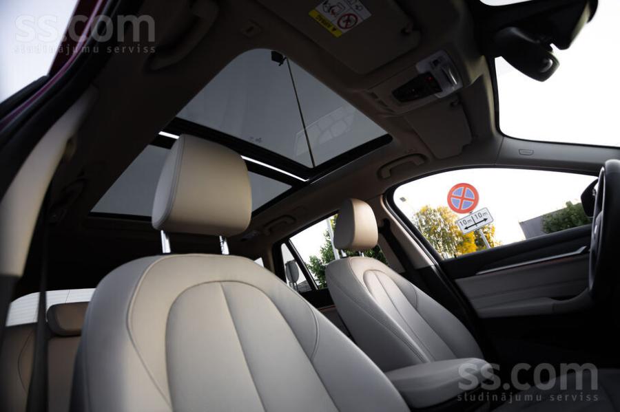 Orange BMW X1 2018 in Riga, with an engine capacity of 2.50 L and mileage of 0 thousand km for 17900 €, photo 9 on AUTOMOTO.COM.LV