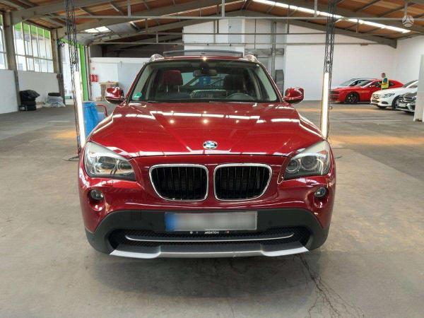 Red BMW X1 2010 in Kaunas, with an engine capacity of 2.00 L and mileage of 185 thousand km for 7980 €, photo 2 on AUTOMOTO.COM.LV