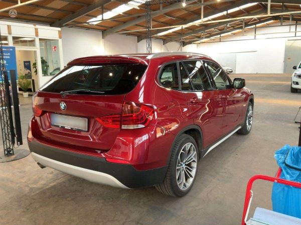 Red BMW X1 2010 in Kaunas, with an engine capacity of 2.00 L and mileage of 185 thousand km for 7980 €, photo 6 on AUTOMOTO.COM.LV