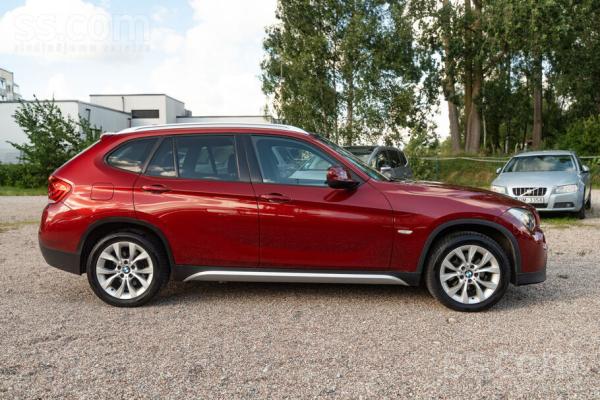 Sarkans BMW X1 2010 Liepāja, ar dzinēja tilpumu 2.00 L un nobraukumu 267 tūkst. km par 7500 €, foto 4 vietnē AUTOMOTO.COM.LV