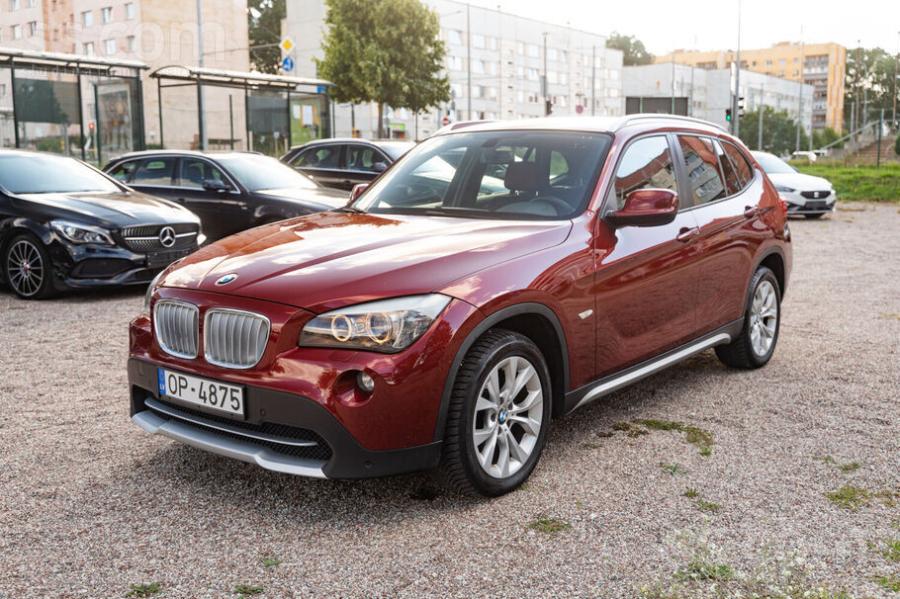 Red BMW X1 2010 in Liepaja, with an engine capacity of 2.00 L and mileage of 267 thousand km for 7500 €, photo 1 on AUTOMOTO.COM.LV