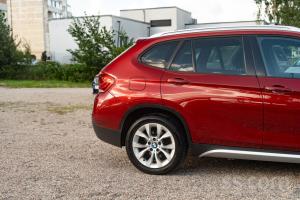 Red BMW X1 2010 in Liepaja, with an engine capacity of 2.00 L and mileage of 267 thousand km for 7500 €, photo 6 on AUTOMOTO.COM.LV