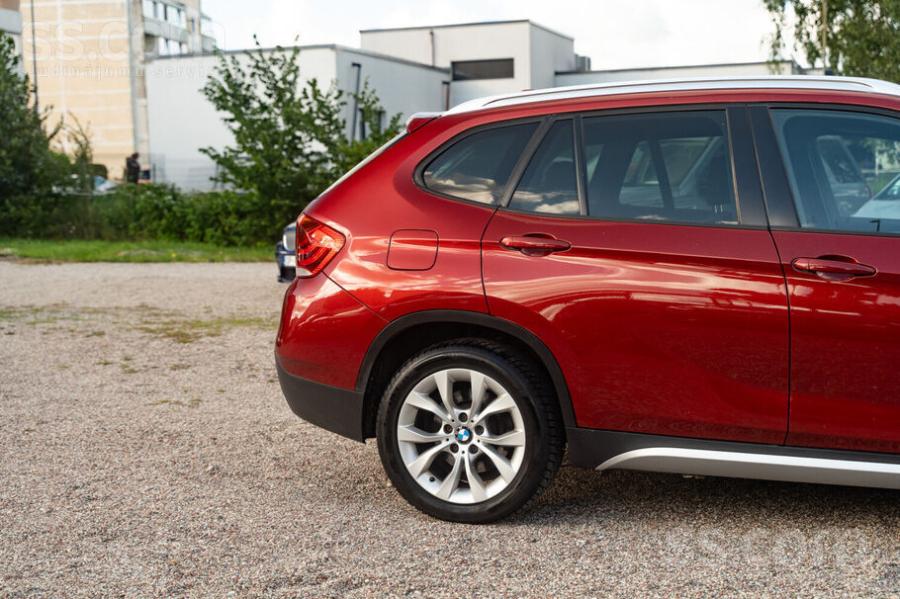 Red BMW X1 2010 in Liepaja, with an engine capacity of 2.00 L and mileage of 267 thousand km for 7500 €, photo 6 on AUTOMOTO.COM.LV
