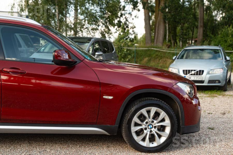 Red BMW X1 2010 in Liepaja, with an engine capacity of 2.00 L and mileage of 267 thousand km for 7500 €, photo 7 on AUTOMOTO.COM.LV