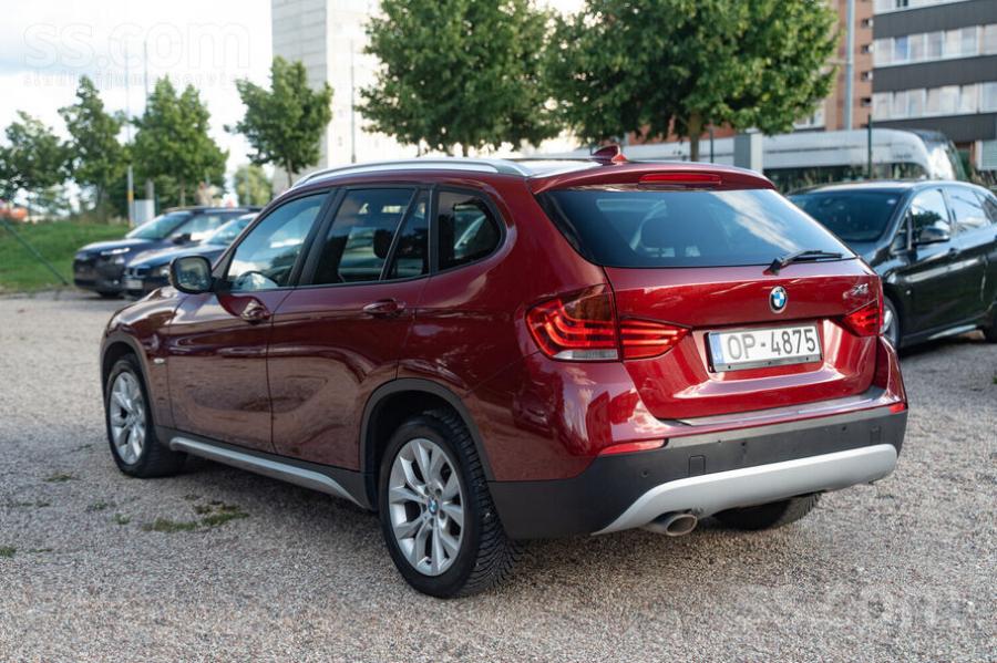 Red BMW X1 2010 in Liepaja, with an engine capacity of 2.00 L and mileage of 267 thousand km for 7500 €, photo 9 on AUTOMOTO.COM.LV