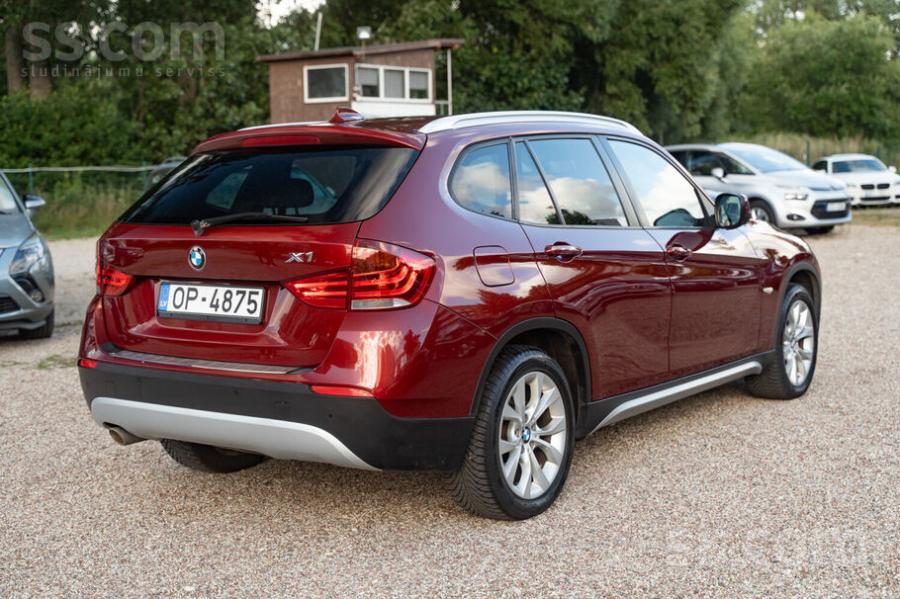 Red BMW X1 2010 in Liepaja, with an engine capacity of 2.00 L and mileage of 267 thousand km for 7500 €, photo 11 on AUTOMOTO.COM.LV