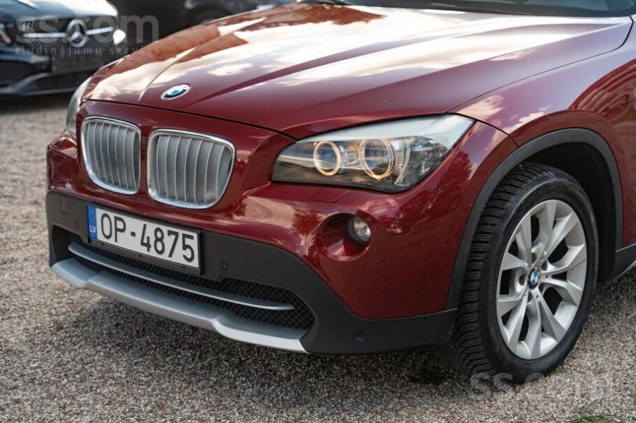 Red BMW X1 2010 in Liepaja, with an engine capacity of 2.00 L and mileage of 267 thousand km for 7500 €, photo 14 on AUTOMOTO.COM.LV